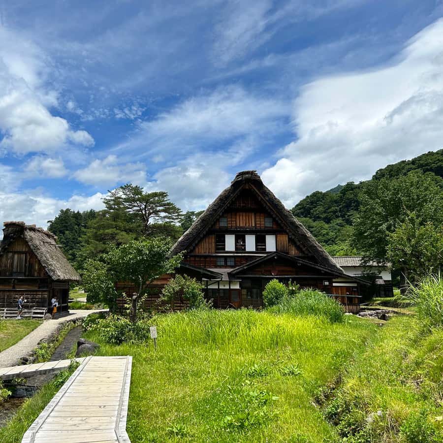 Da Kanazawa a Shirakawago: Tour di mezza giornata | GetYourGuide