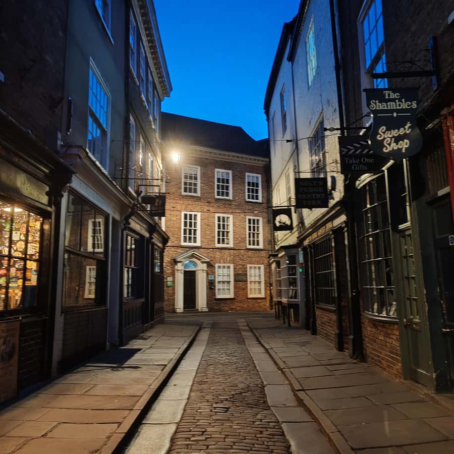 Shadows of York: Ghost Walk and Horrible History. | GetYourGuide