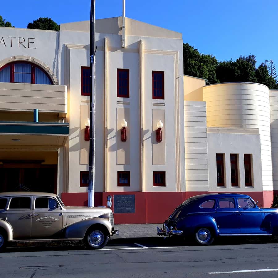 Napier: Art-Deco + Te Mata Peak+ Garden Walk + Wine Tasting | GetYourGuide