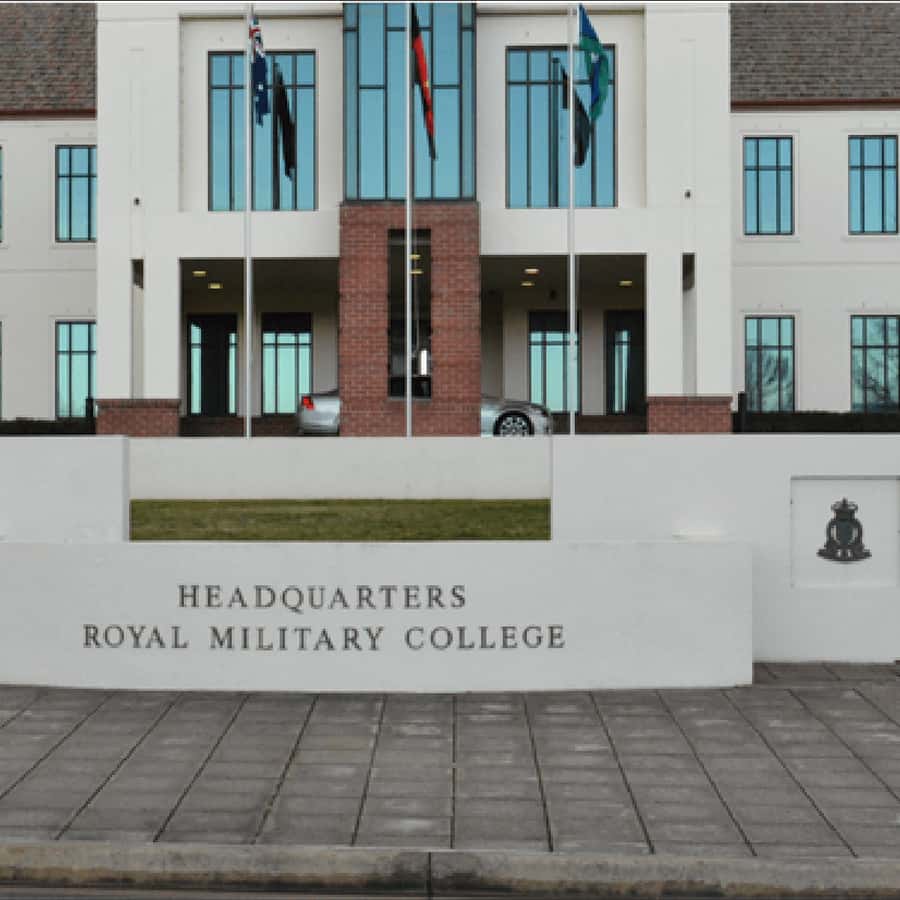 Canberra: City Highlights Day Tour with Entrance Fees | GetYourGuide