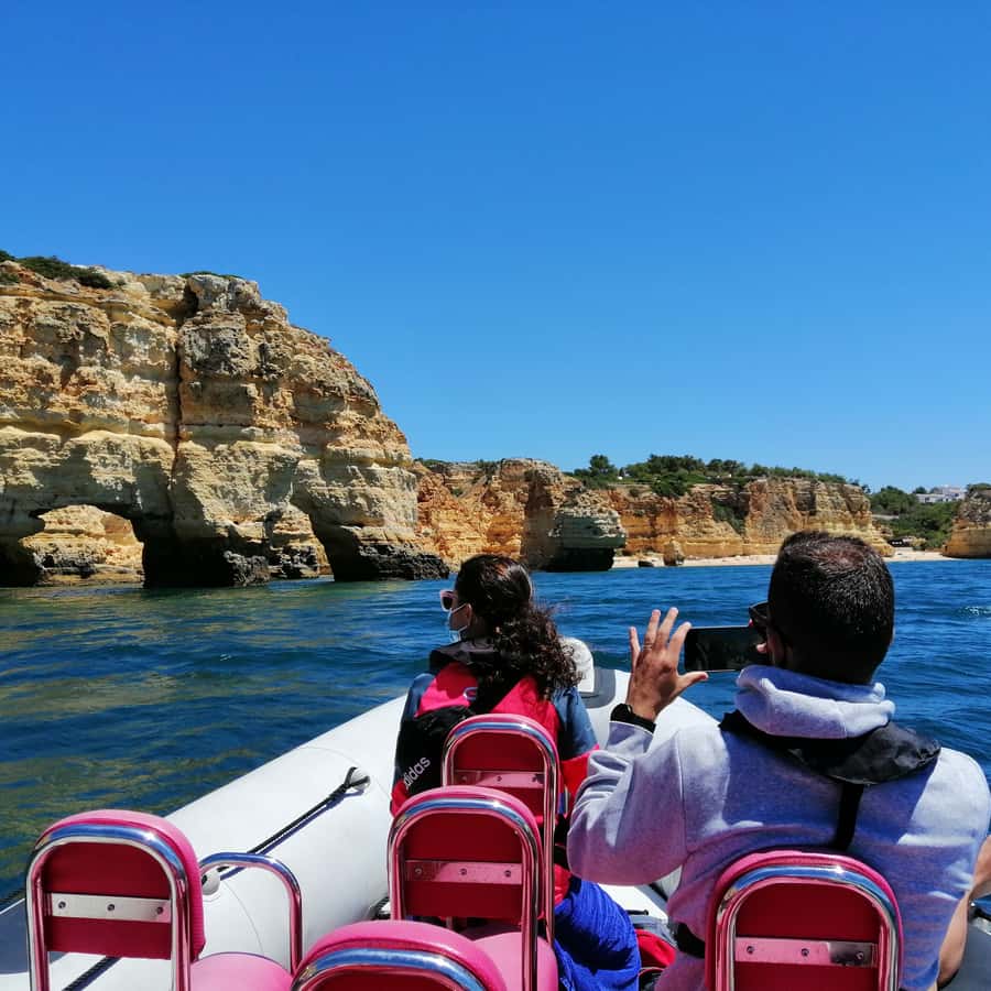 Portimão'dan: Benagil Mağaraları ve Marinha Plajı Tekne Turu | GetYourGuide