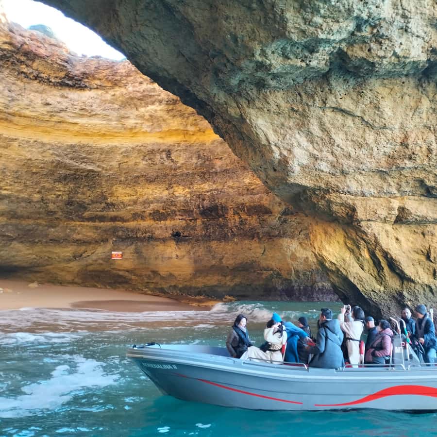 Portimão'dan: Benagil Mağaraları ve Marinha Plajı Tekne Turu | GetYourGuide