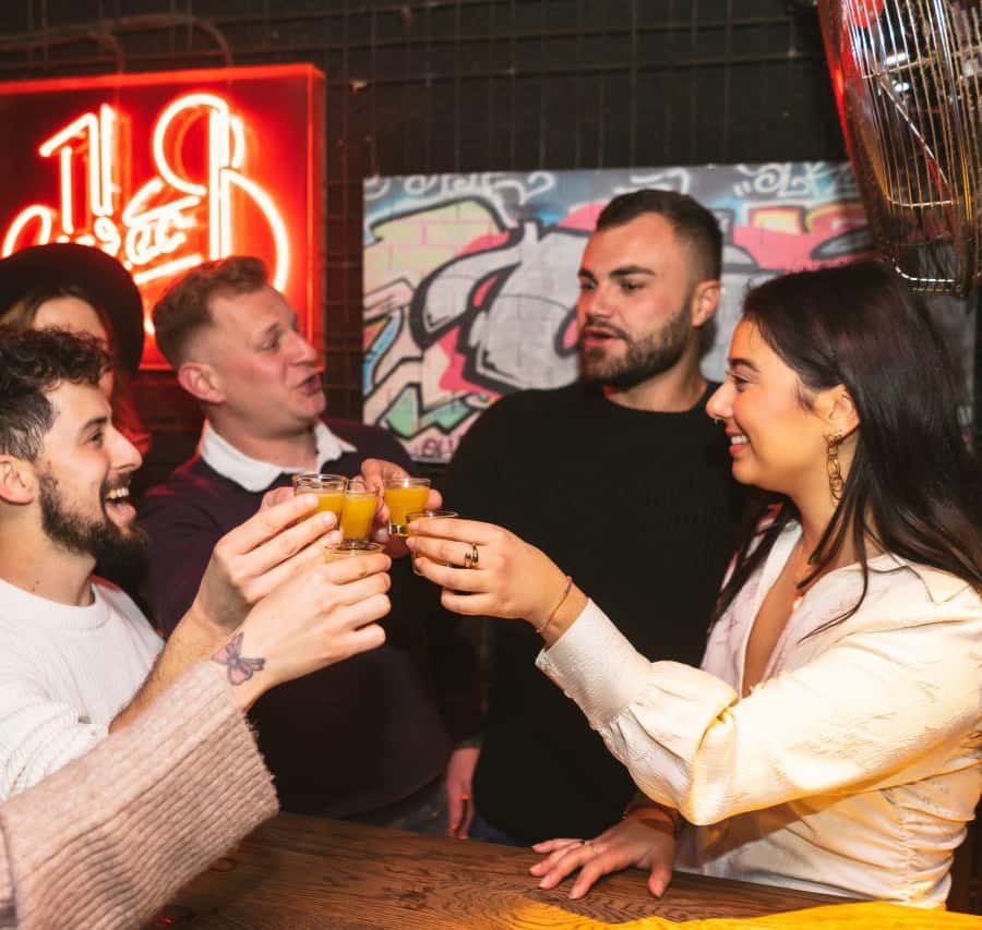 Londres : visite à pied historique avec 4 boissons à Soho | GetYourGuide