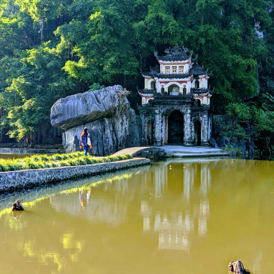Ninh Binh E-Bike-Tour – Tam Coc Pedal & Paddle plus | GetYourGuide