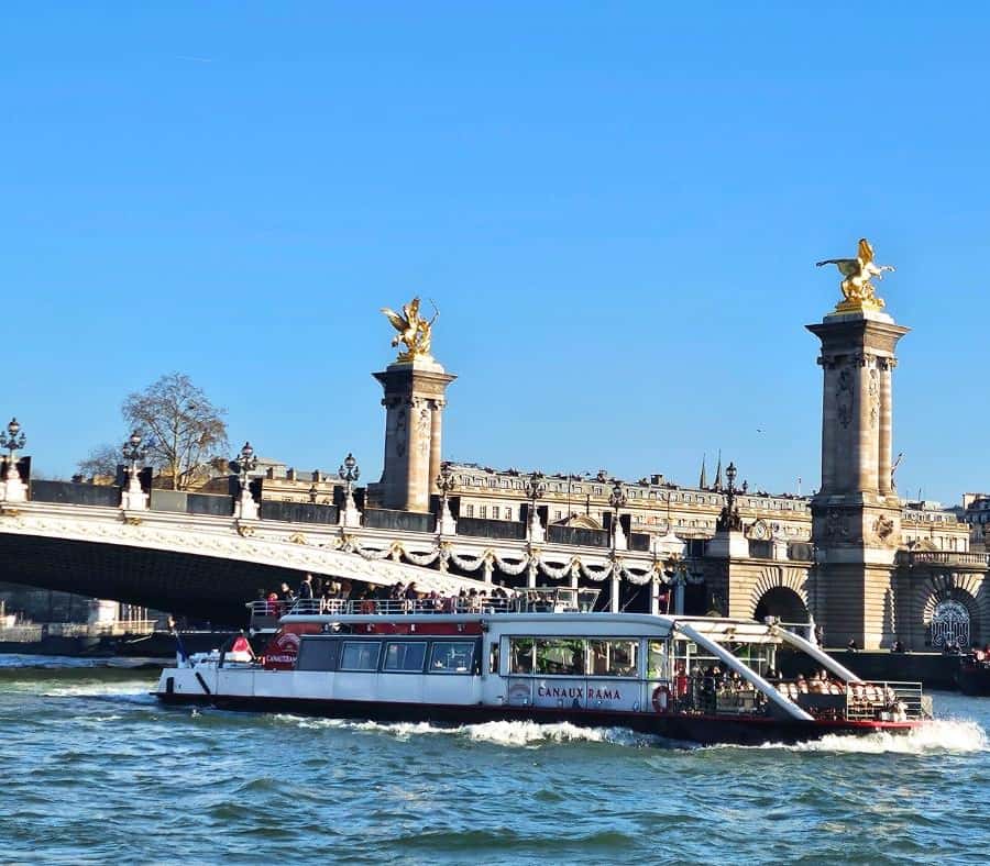 Krstarenje "Najbolje od oba svijeta": Od kanala St. Martin do Seine | GetYourGuide