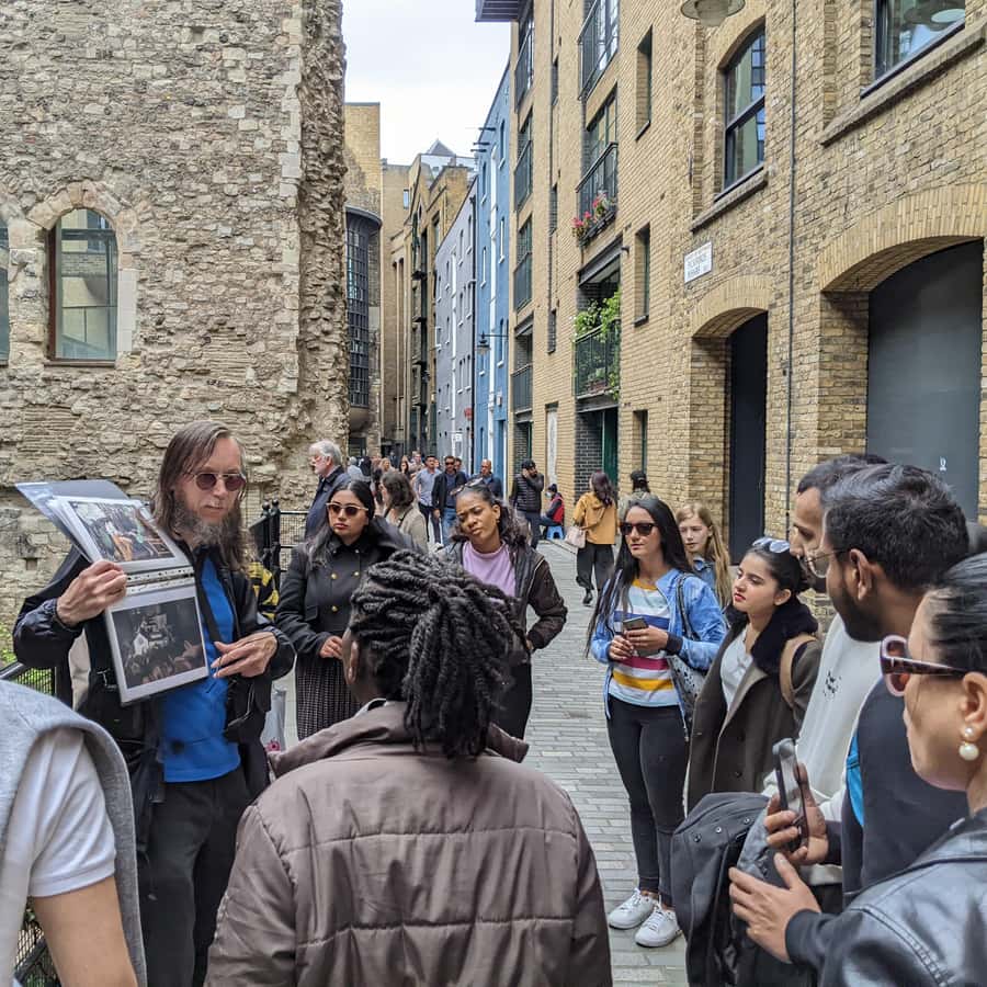 London: Homelessness Revisited London Bridge Walking Tour | GetYourGuide