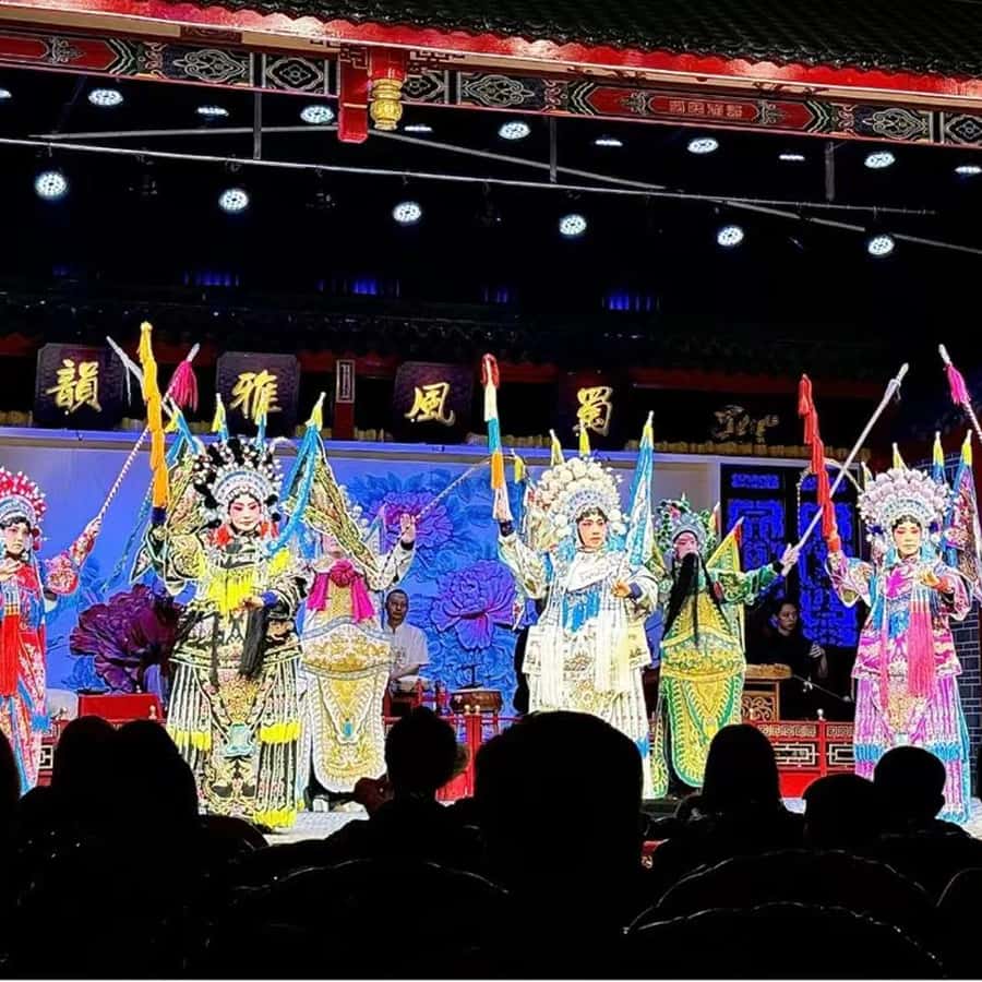 Chengdu: Giant Panda Base, Sanxingdui Museum, and Opera Tour | GetYourGuide