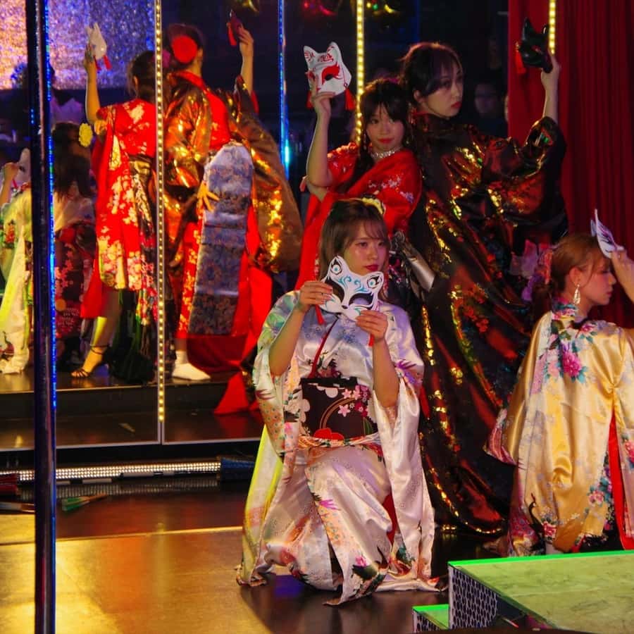 Tokyo: Show Club Nest Cabaret Show with Unlimited Drinks | GetYourGuide