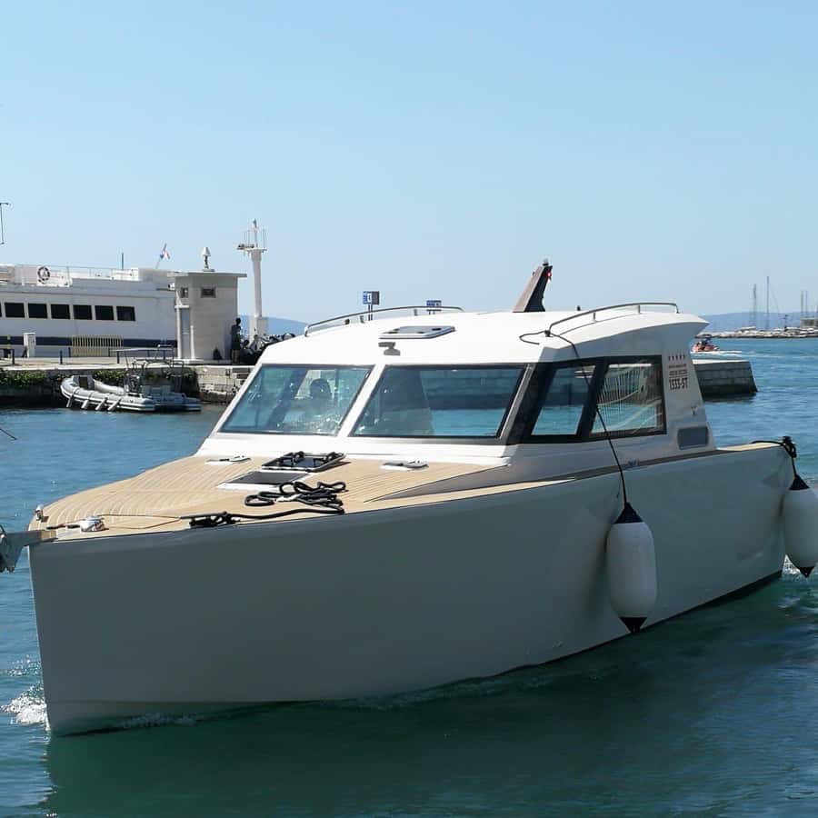 De Split: passeio de barco pelas 5 ilhas e pela caverna azul | GetYourGuide