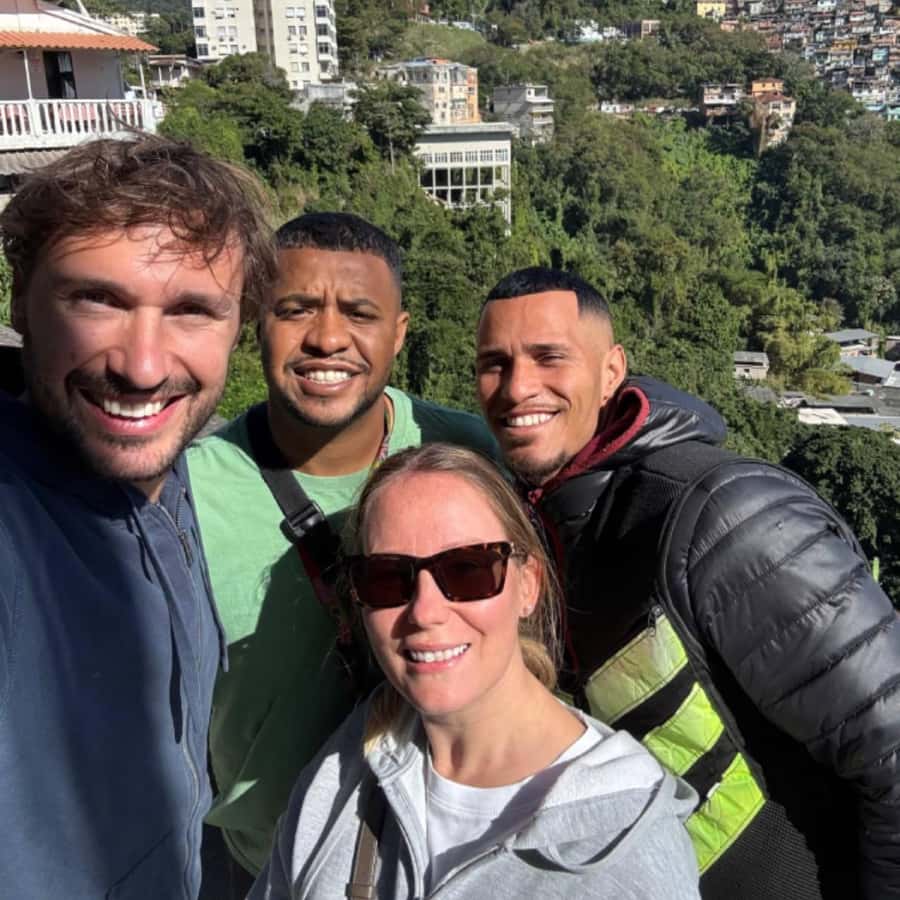 Rio de Janeiro: Tour de moto + Visita à favela Santa Marta | GetYourGuide
