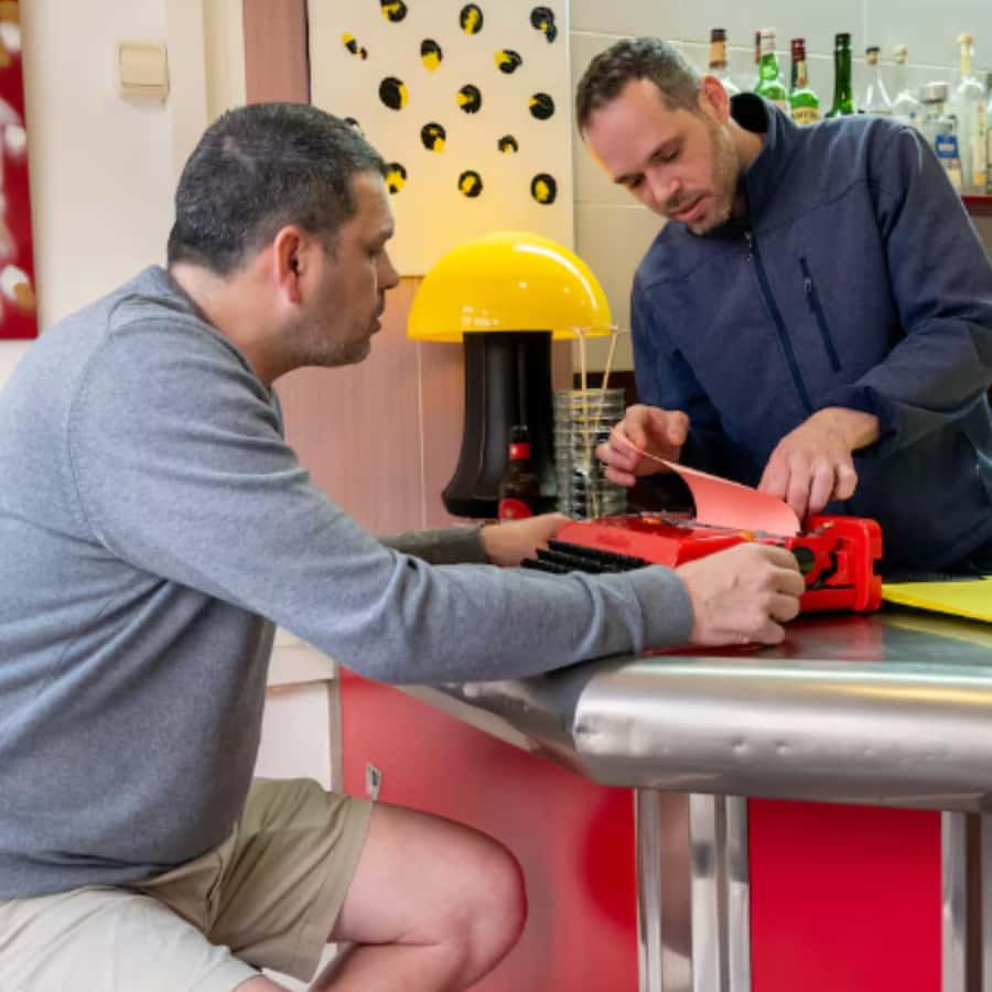 Barcelone : expérience d'écriture de lettres sur des machines à écrire ...