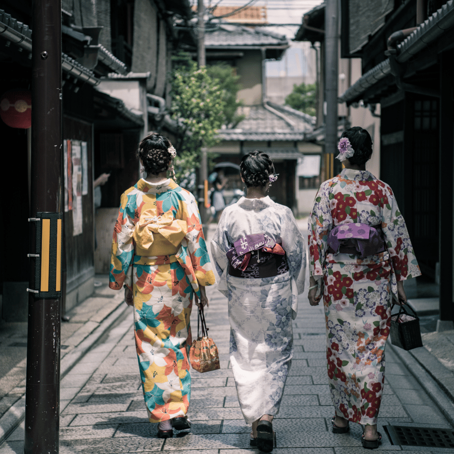 Kyoto: Gion Walking Tour, Geisha Show and Japanese Game | GetYourGuide
