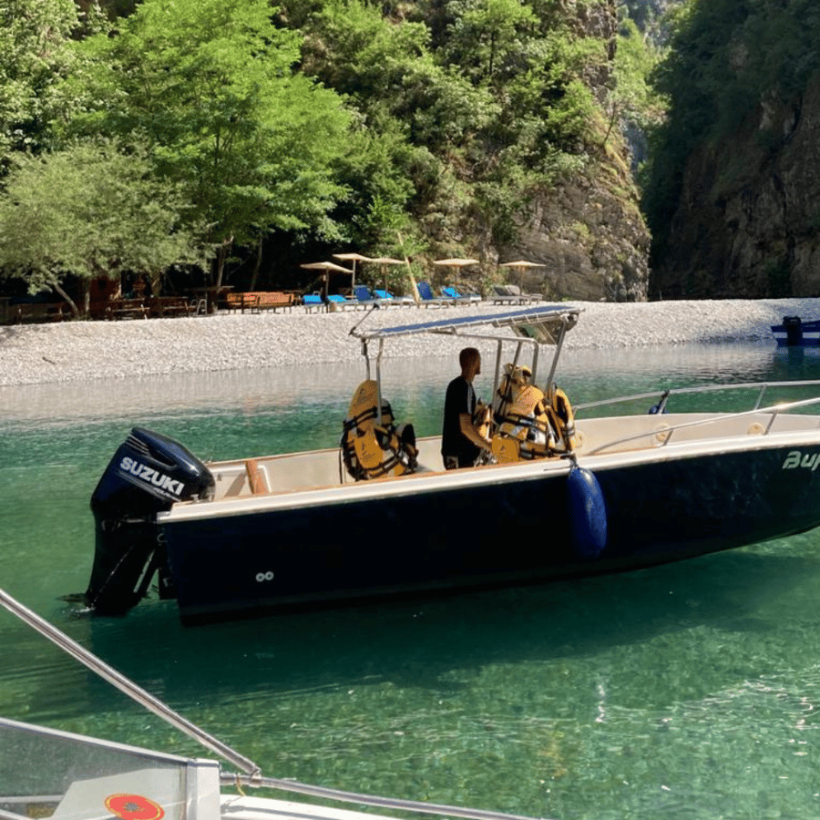 Excursion d'une journée au lac de Komani et au ferry de Fierza ...