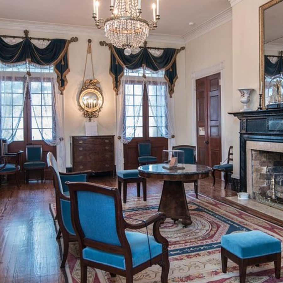 From New Orleans: Oak Alley and Laura Plantation Guided Tour | GetYourGuide