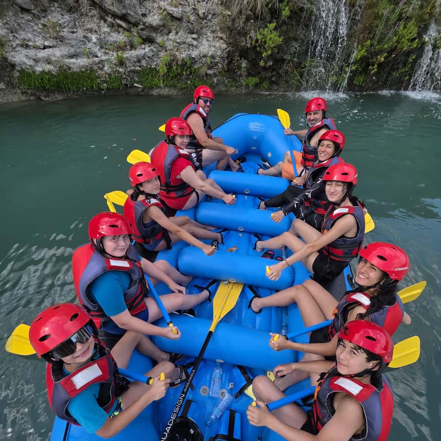 Permet: Rafting auf dem Fluss Vjosa mit Klippenspringen | GetYourGuide