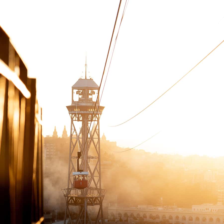 Barcellona: e-bike, funivia del Montjuic e giro in barca | GetYourGuide