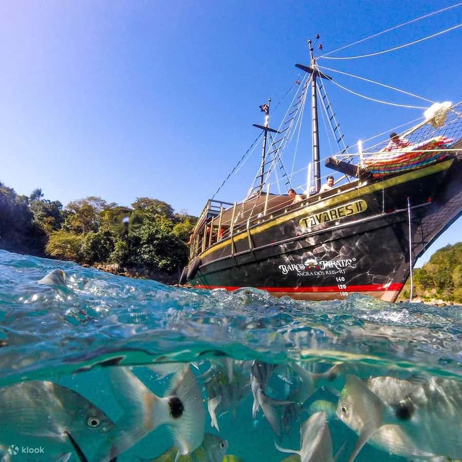 Pirátský kataraman Angra dos Reis a Ilha Grande s obědem | GetYourGuide