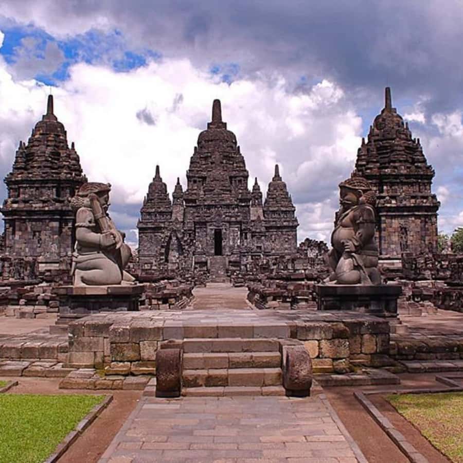 YOGYAKARTA ; TEMPLE DE BOROBUDUR ET TEMPLE DE PRAMBANAN | GetYourGuide