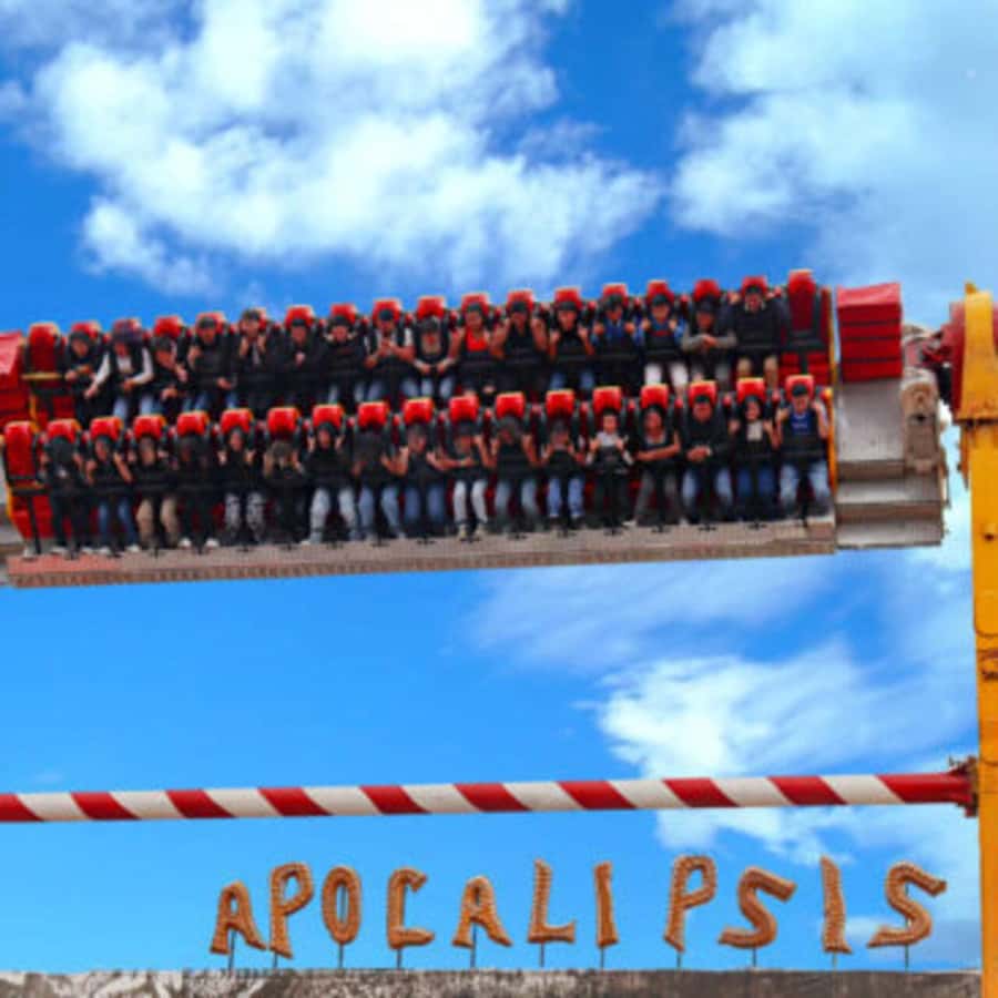 Bogotá: Visita al Parque de Diversiones Salitre Mágico con comida ...