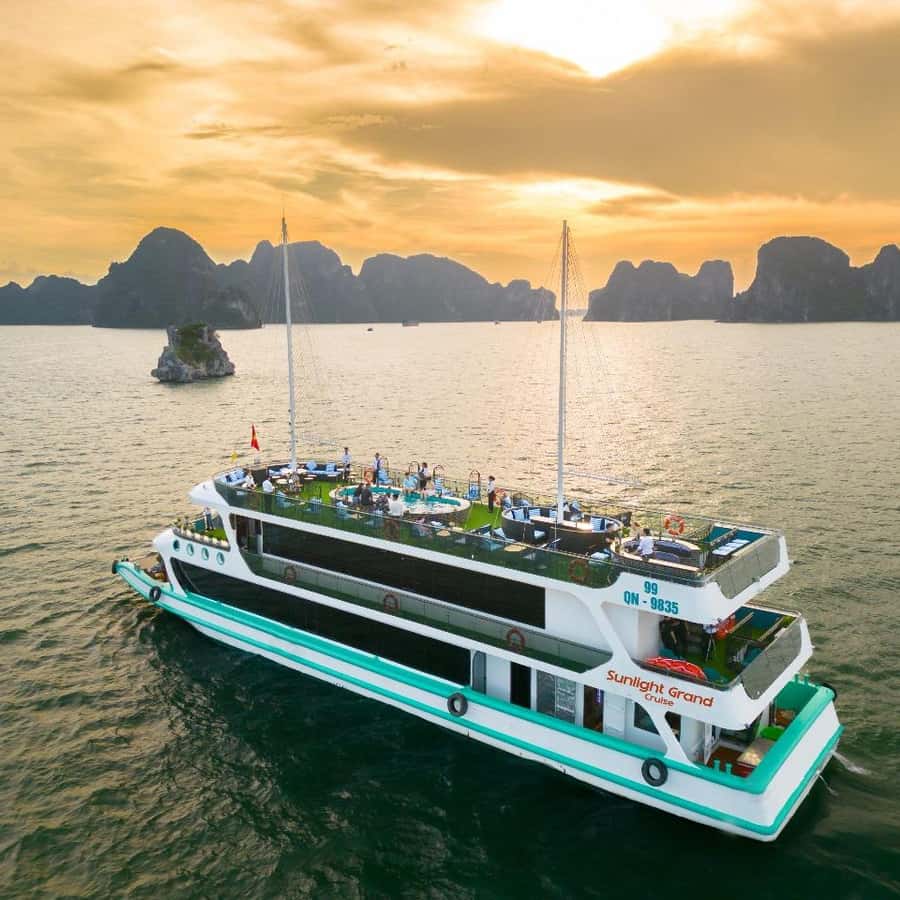 Baie d'Ha Long : excursion d'une journée en croisière 5 étoiles, kayak ...