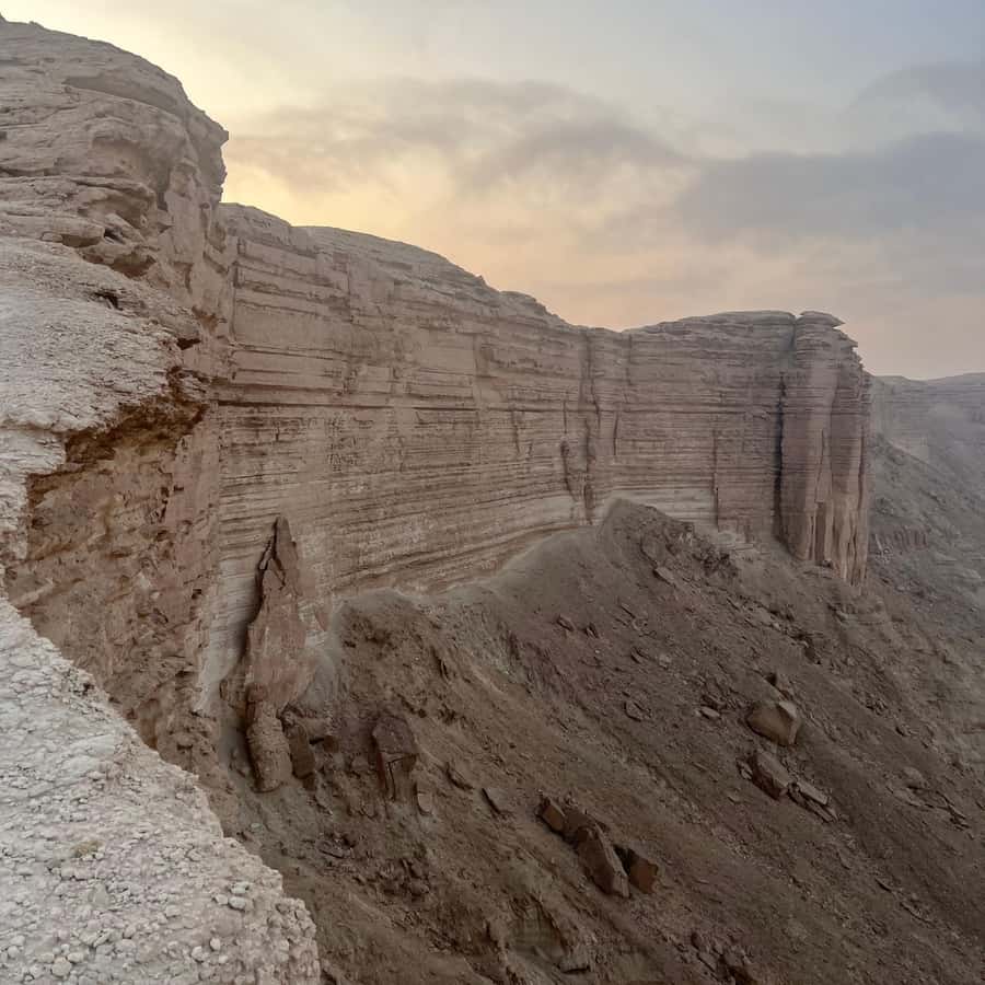 From Riyadh: Edge of the World & Huraymila National Park | GetYourGuide