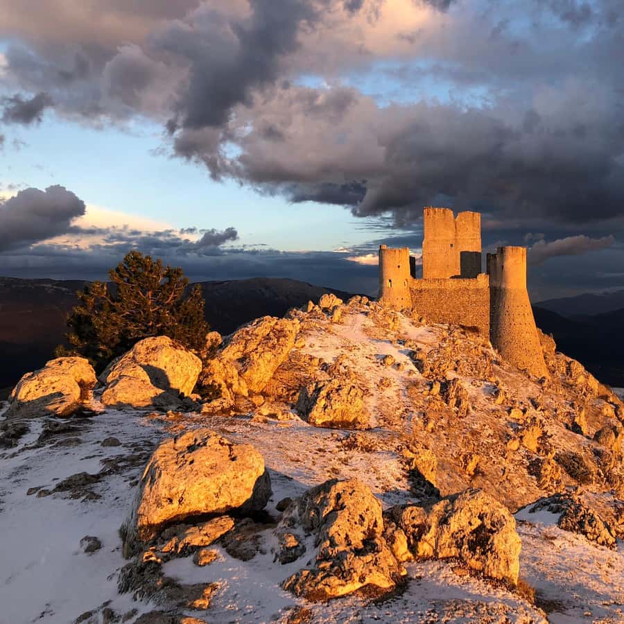 Rocca Calascio: entre naturaleza, historia y cine. | GetYourGuide