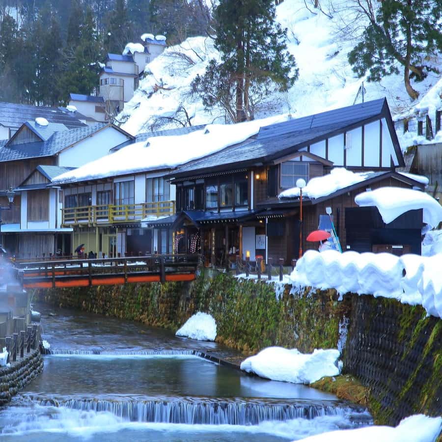 Sendai: Ginzan Onsen, Zao Ropeway Snow Monsters Tour och lunch ...