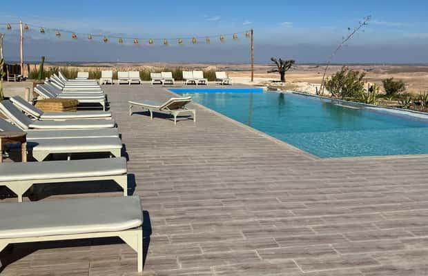 Marrakech: Middagsbuffet i Agafay-ørkenen med ATV, kamel og pool ...