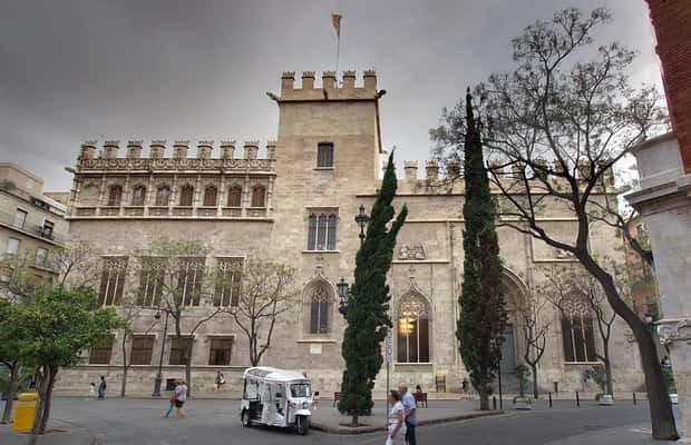 Valencia: Private 2 Hour or Half day City Highlights Tour | GetYourGuide