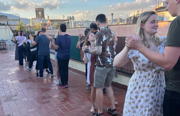 Barcelona: Rooftop Tango Lesson with Drinks | GetYourGuide