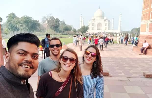 Z Dillí: Soukromá prohlídka Taj Mahalu při východu slunce, pevnosti ...