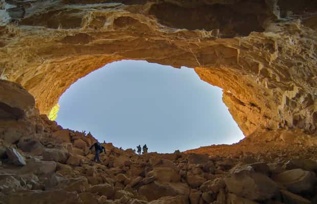 De Riade: Gruta de Heet e dunas de areia vermelha | GetYourGuide
