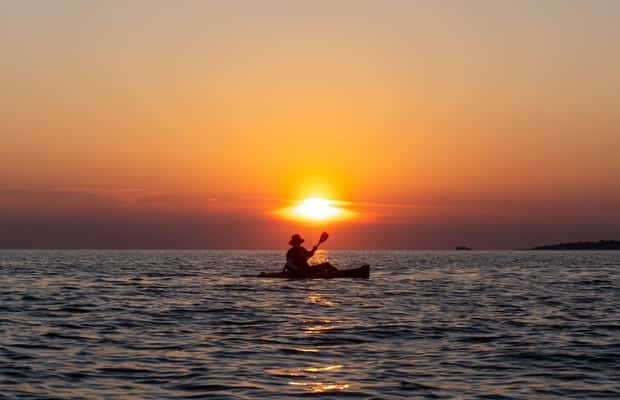 Pula: Passeio ao pôr do sol em caiaque transparente, caverna, mergulho ...