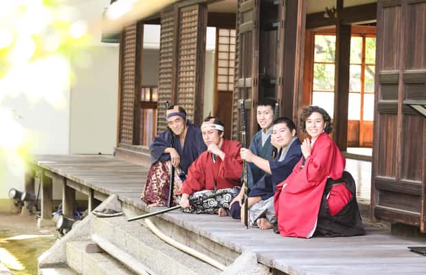 Experiencia con la espada samurái en el templo Myokaku-ji de Kioto ...