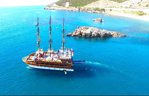 Passeio de catamarã em Alanya com paragens para nadar e apanhar sol ...