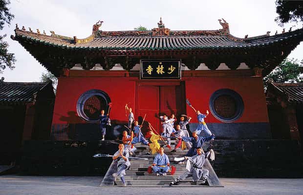 Zhengzhou: Shaolin Tapınağı ve Longmen Mağaralarına Özel Tur | GetYourGuide