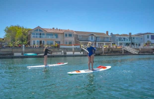 Excursión en paddle surf por el puerto de Huntington | GetYourGuide