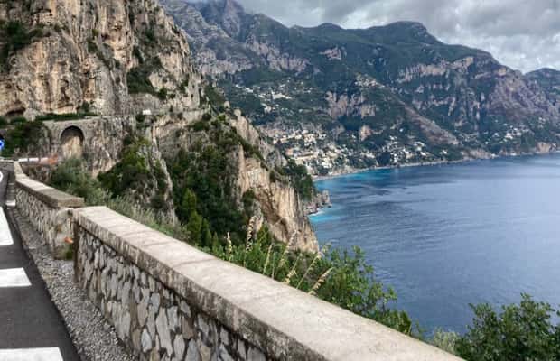 Vanuit Napels: bezoek aan de kust van Amalfi | GetYourGuide