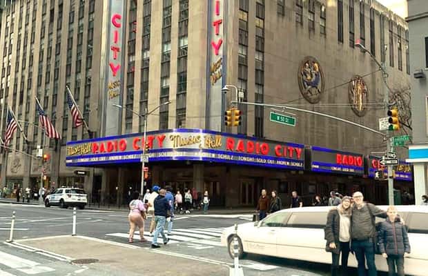 NYC: Private Home Alone 2 Stretch Limousine Tour with Pizza | GetYourGuide