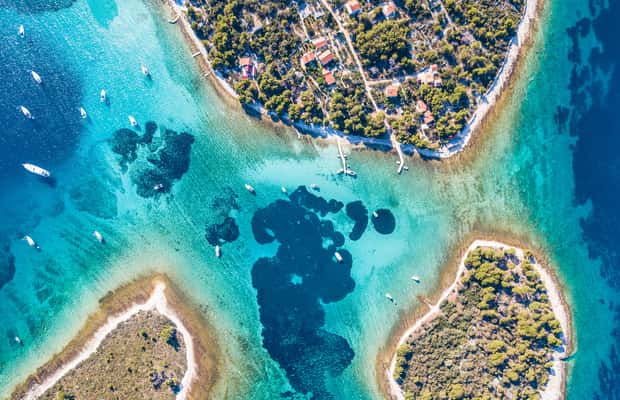 Split: Blue Lagoon&Shipwreck Boat Tour with Lunch&Drinks | GetYourGuide