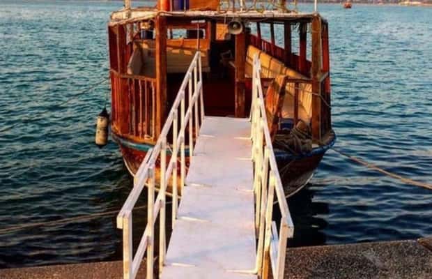 Twilight Over Doha: Guided Dhow Sailing with Tea &Star Views | GetYourGuide