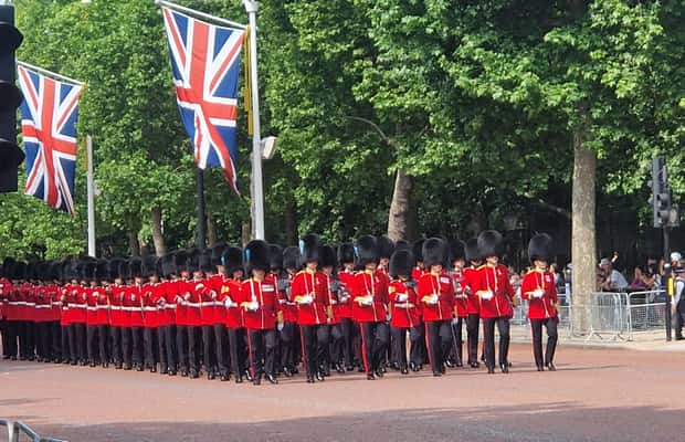 Londres: ceremonia del cambio de guardia con guía privado | GetYourGuide