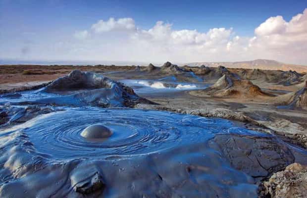Bakou : Gobustan, volcan de boue, temple du feu et montagne en feu | GetYourGuide