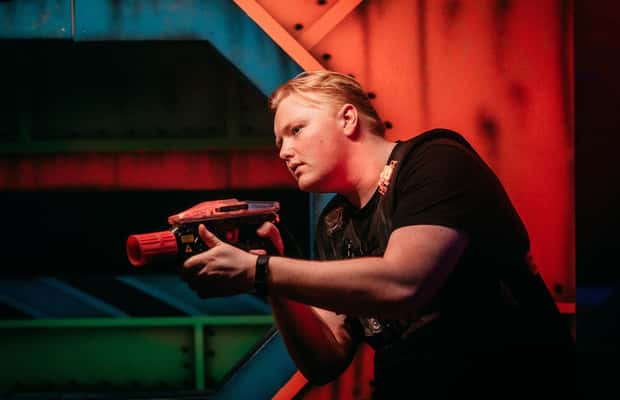 Bergen: Megazone Laser Tag-entrébillet | GetYourGuide