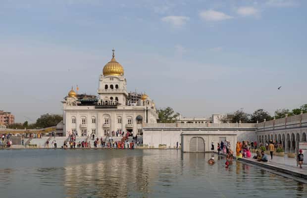 Delhi: Gurudwara Bangla Sahib Tour with Langar Meal | GetYourGuide