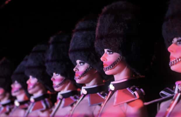 Paris : La folle expérience, une visite VIP du Cabaret | GetYourGuide