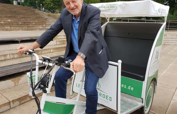 Visite guidée de la ville en pousse-pousse sur le thème des séries ...