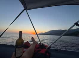 Himara: Lej en båd, og sejl selv med snorkeludstyr | GetYourGuide