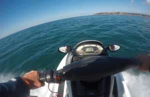 Jetskiën in Jersey met instructie en toezicht op het water | GetYourGuide