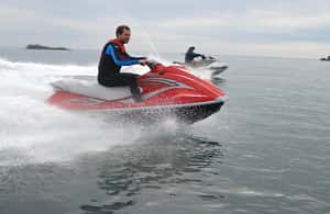 Jetskiën in Jersey met instructie en toezicht op het water | GetYourGuide